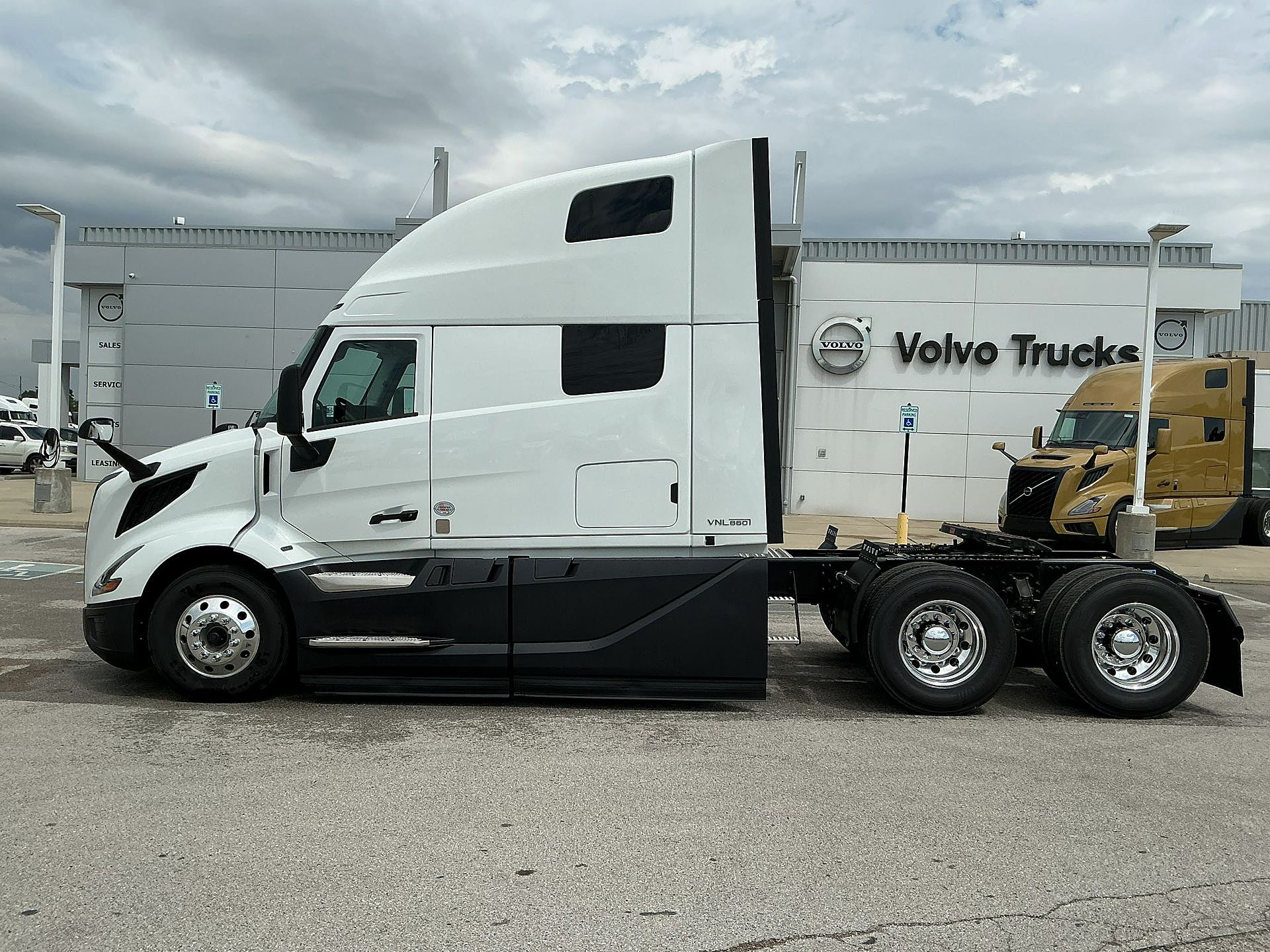 2026 Volvo VNL 860 For Sale | 77" Sleeper | #V710731