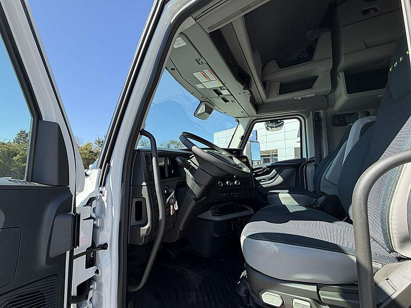 2026 Volvo VNL 860 For Sale | 74" Sleeper | #11VN707521