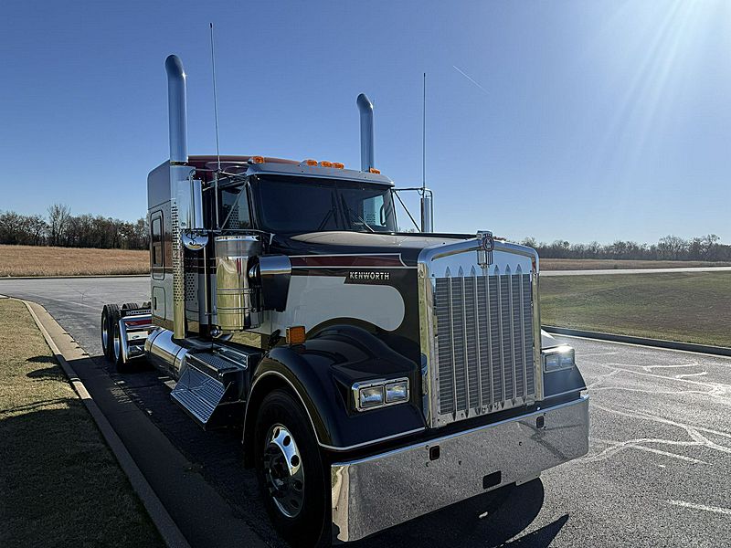 2026 Kenworth W900L For Sale | 72" Sleeper | #0611207