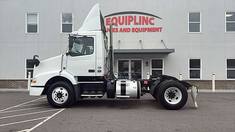 2017 Volvo VNM SINGLE AXLE DAY CAB For Sale | Day Cab | #AJM984746