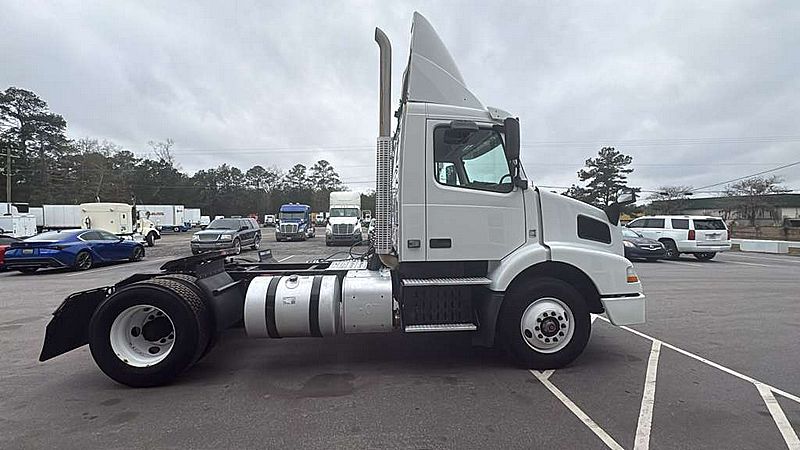 2017 Volvo VNM SINGLE AXLE DAY CAB For Sale | Day Cab | #AJM984746