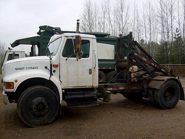 1992 International 4700 (For Sale) | Roll-Off | #D865