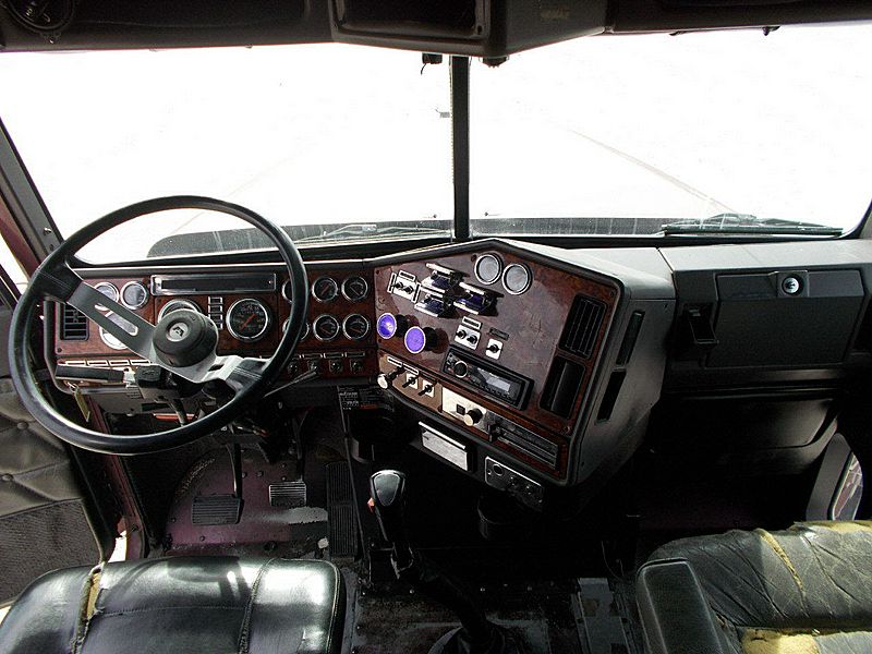 2001 Freightliner Classic XL For Sale | 84" Sleeper | #XXXGA542